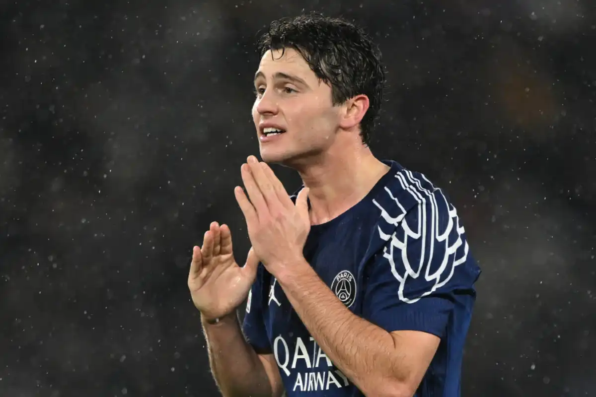 João Neves Immortalisé à Paris : L’artiste portugais rend hommage à la ...