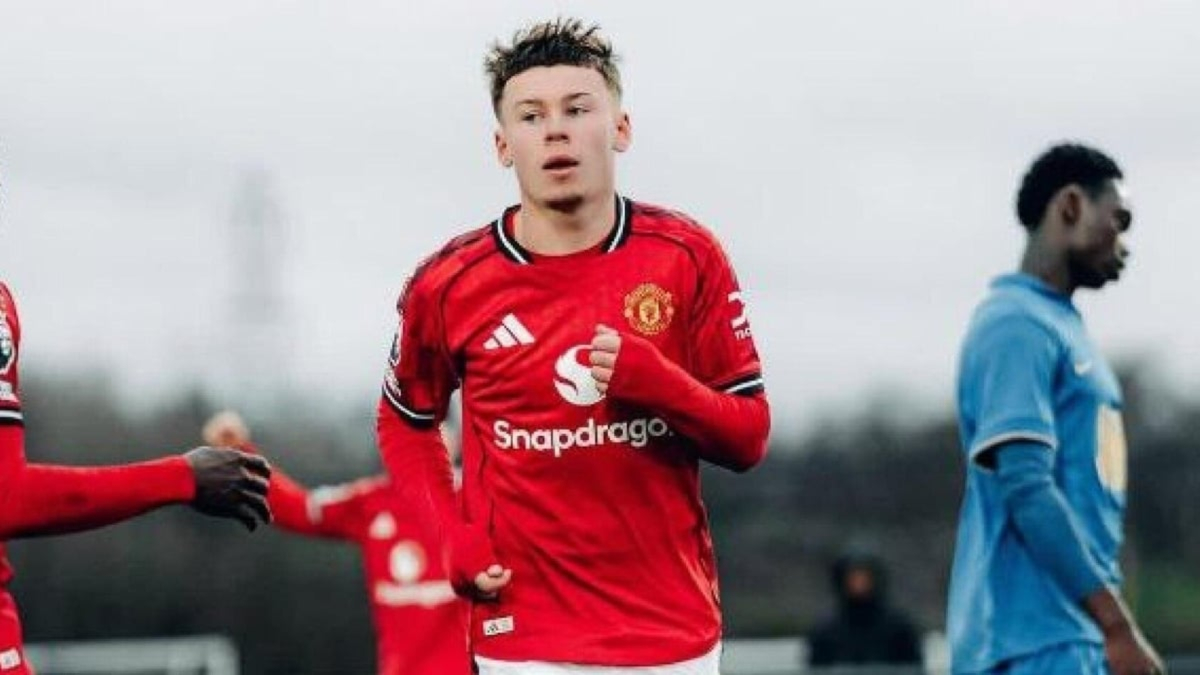 Following in Dad's Footsteps: Wayne Rooney's Son Wows Manchester United ...