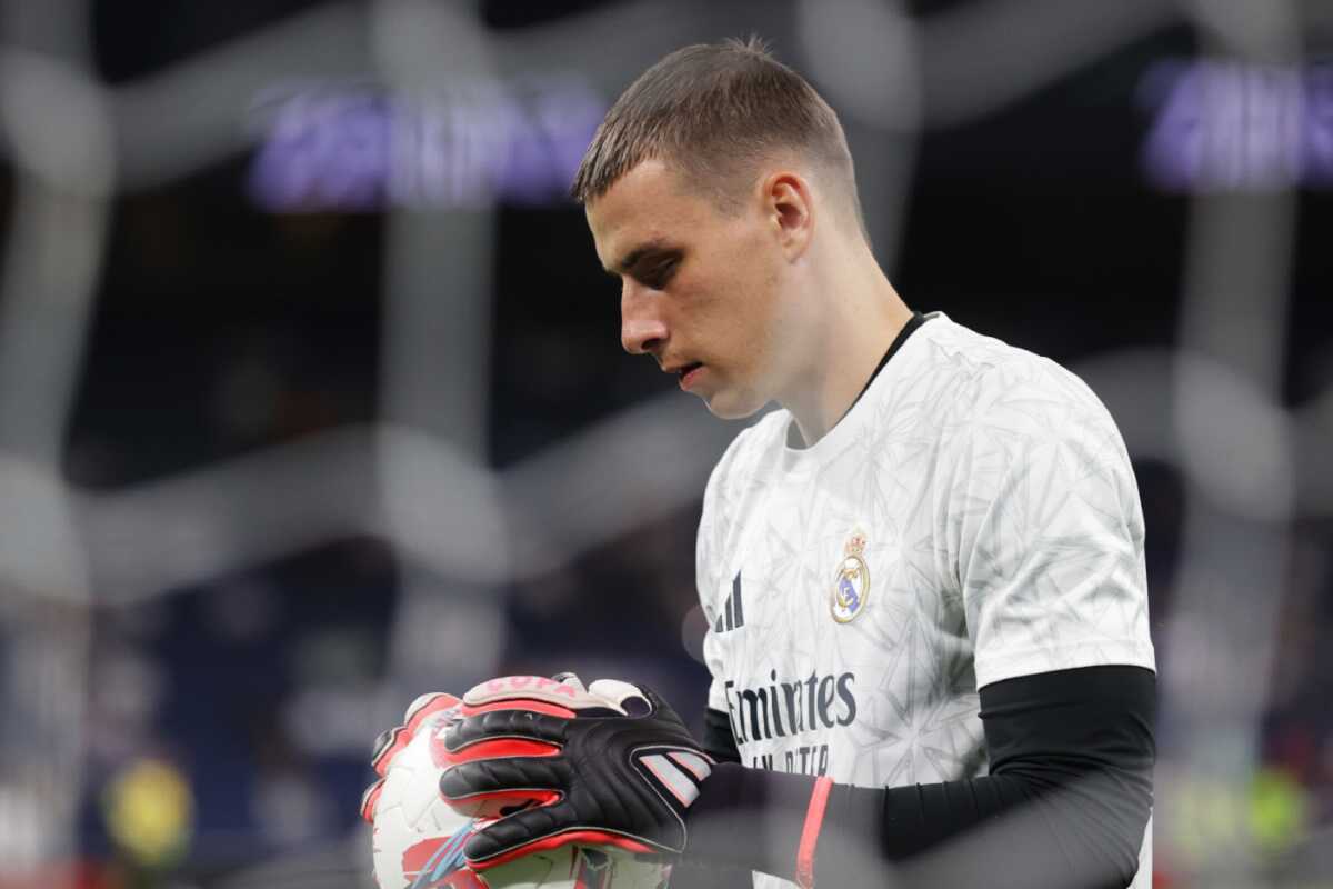 Andriy Lunin en el banquillo para el Clásico Barcelona vs Real Madrid ...