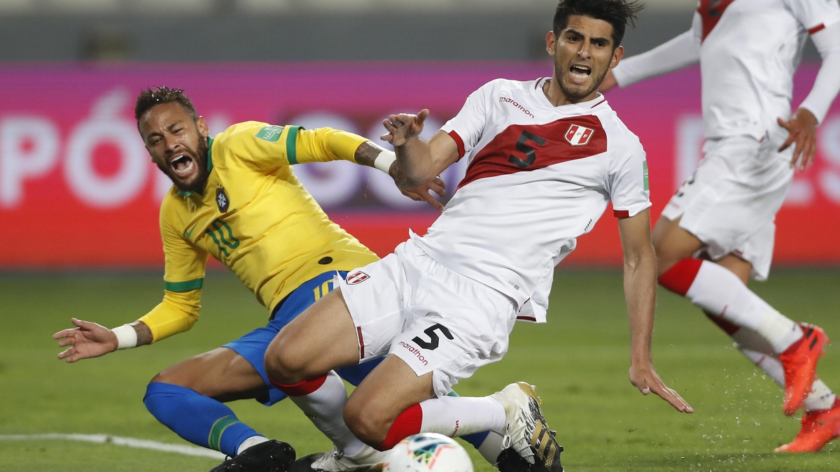 Carlos Zambrano Slams Universitario: 'Better Play Volleyball ...