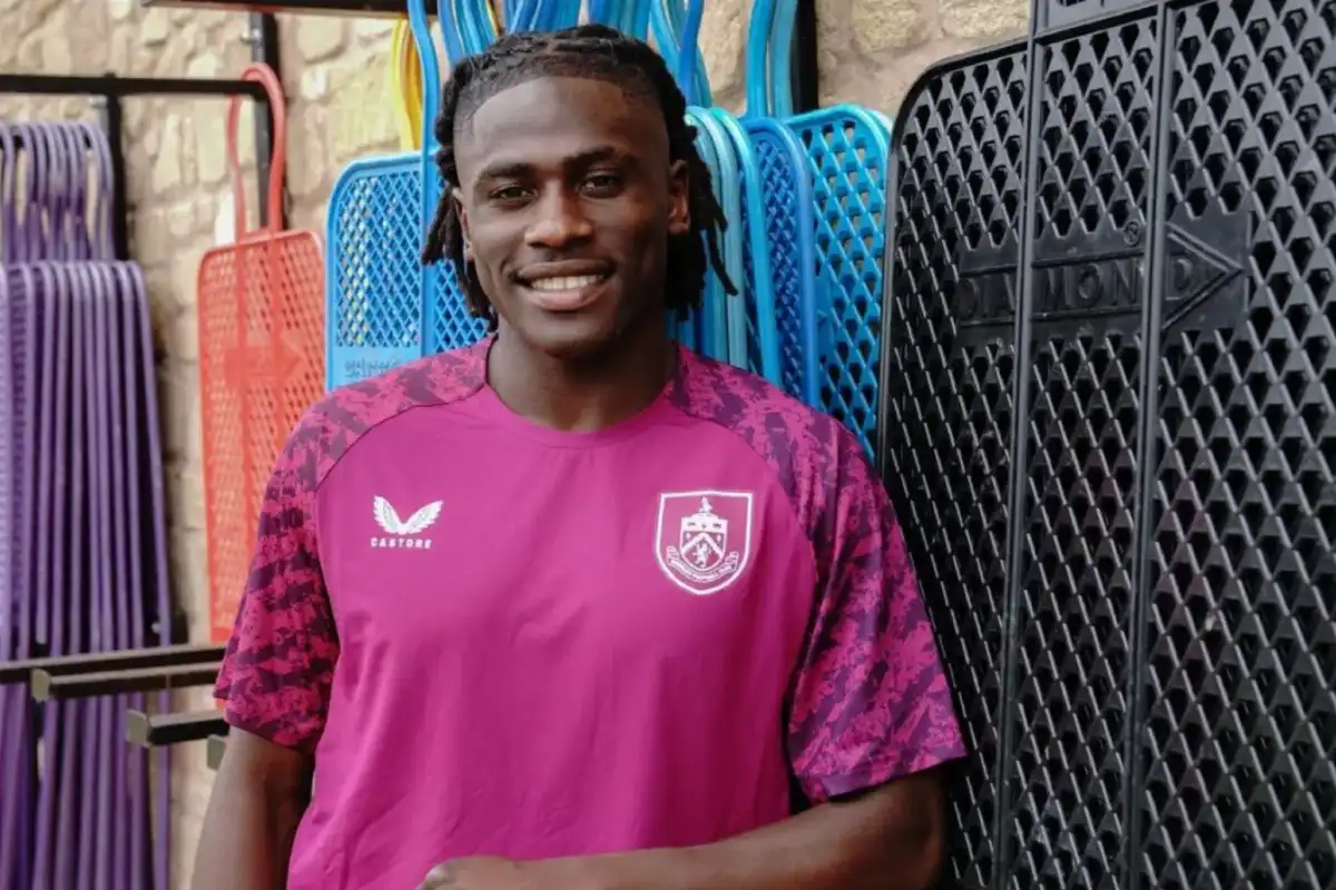 Burnley chiêu mộ tiền đạo cánh trẻ Pháp Loum Tchaouna từ Lazio, hợp ...