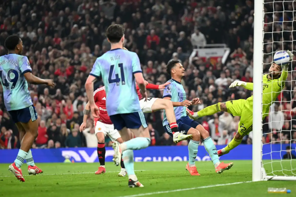 Premier League Names 2024-2025 Season’s Top Goalkeepers with Golden Gl ...