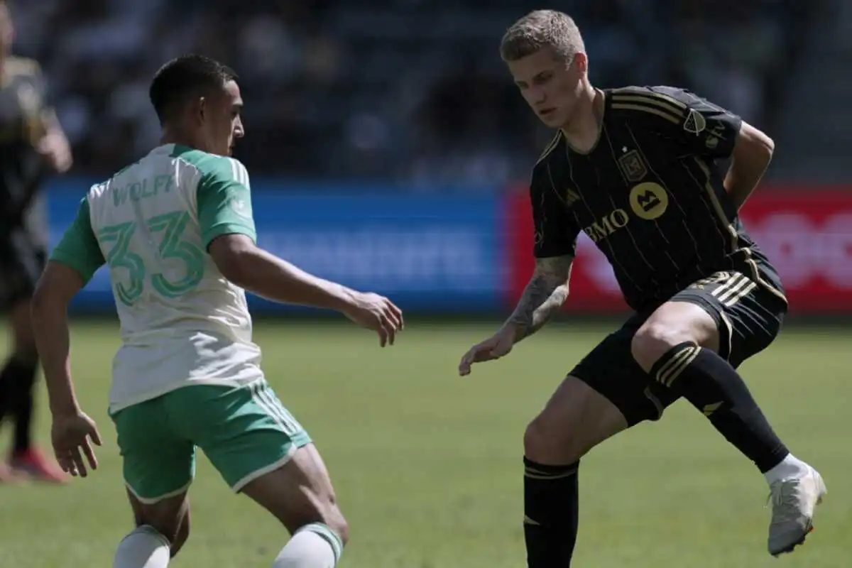 Artem Smoliakov: "Tôi Muốn Chụp Ảnh Với Messi Sau Trận Đấu Và Trò Chuyện" - footboom1.com