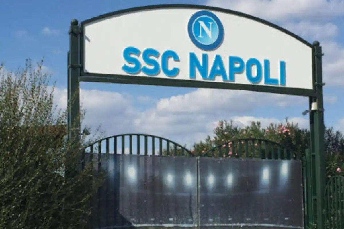 "Napoli" Revela Novos Uniformes para a Temporada 2025-2026 com Visuales ...