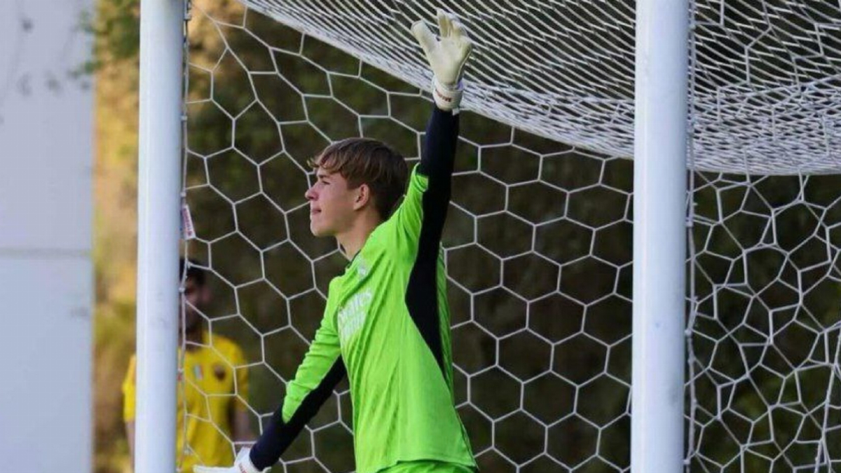 Illia Voloshyn, Ukrainien, sauve un penalty pour le Real Madrid U19 en ...