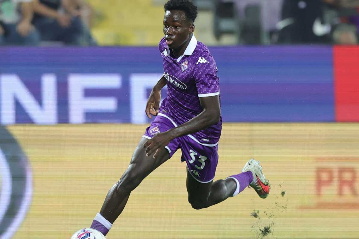 Cibles de Brentford et Brighton : L'arrière latéral de la Fiorentina Michael Kayode - footboom1.com