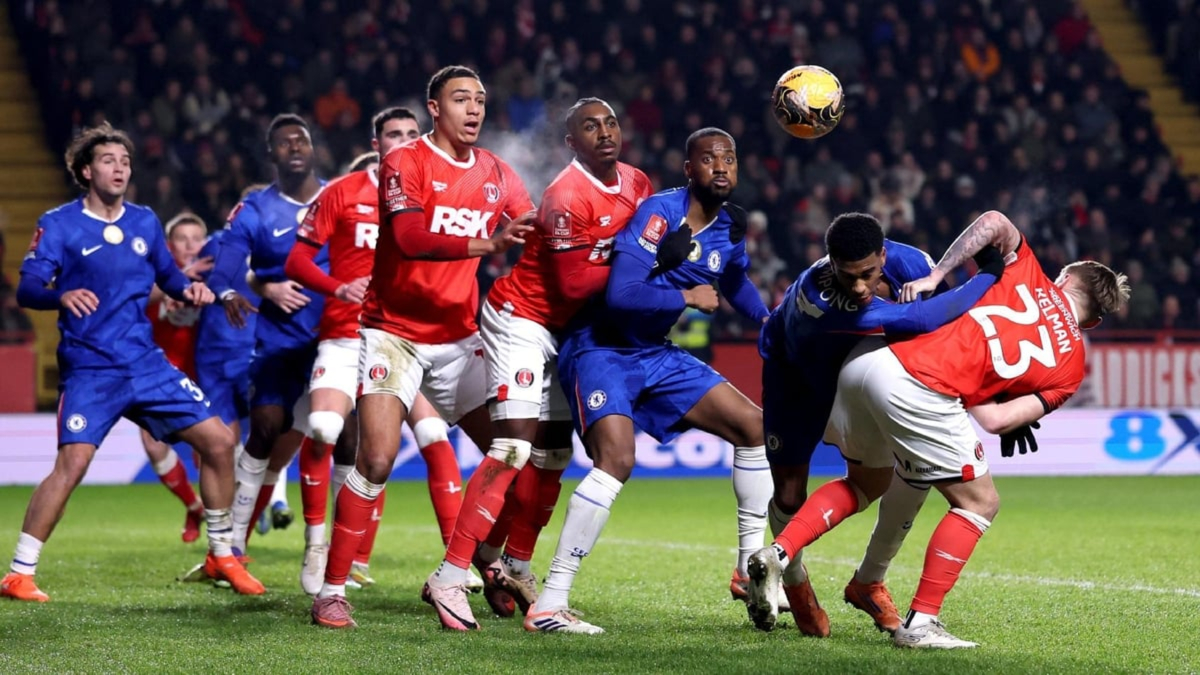 Charlton vs Chelsea Match Halted to Aid Stricken Fan - footboom1.com