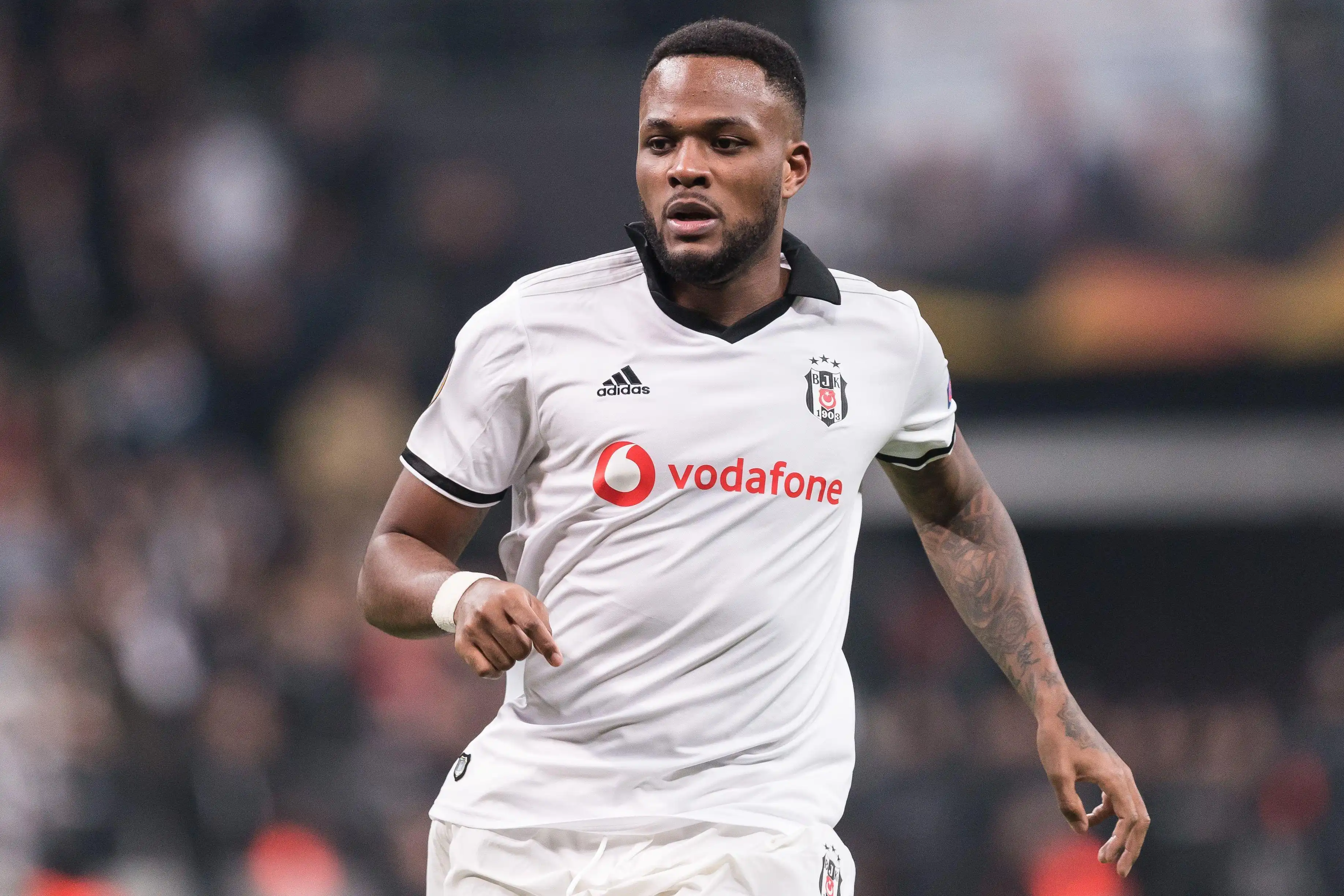 Mall Pitches Larin to Valencia for Transfer - footboom1.com