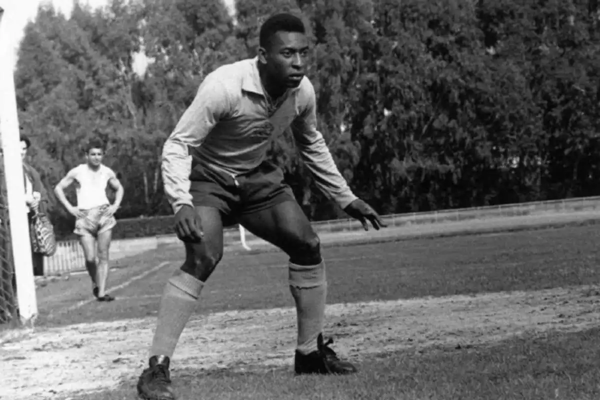 FourFourTwo Publishes Top 100 Players in the World: Pelé Comes in ...