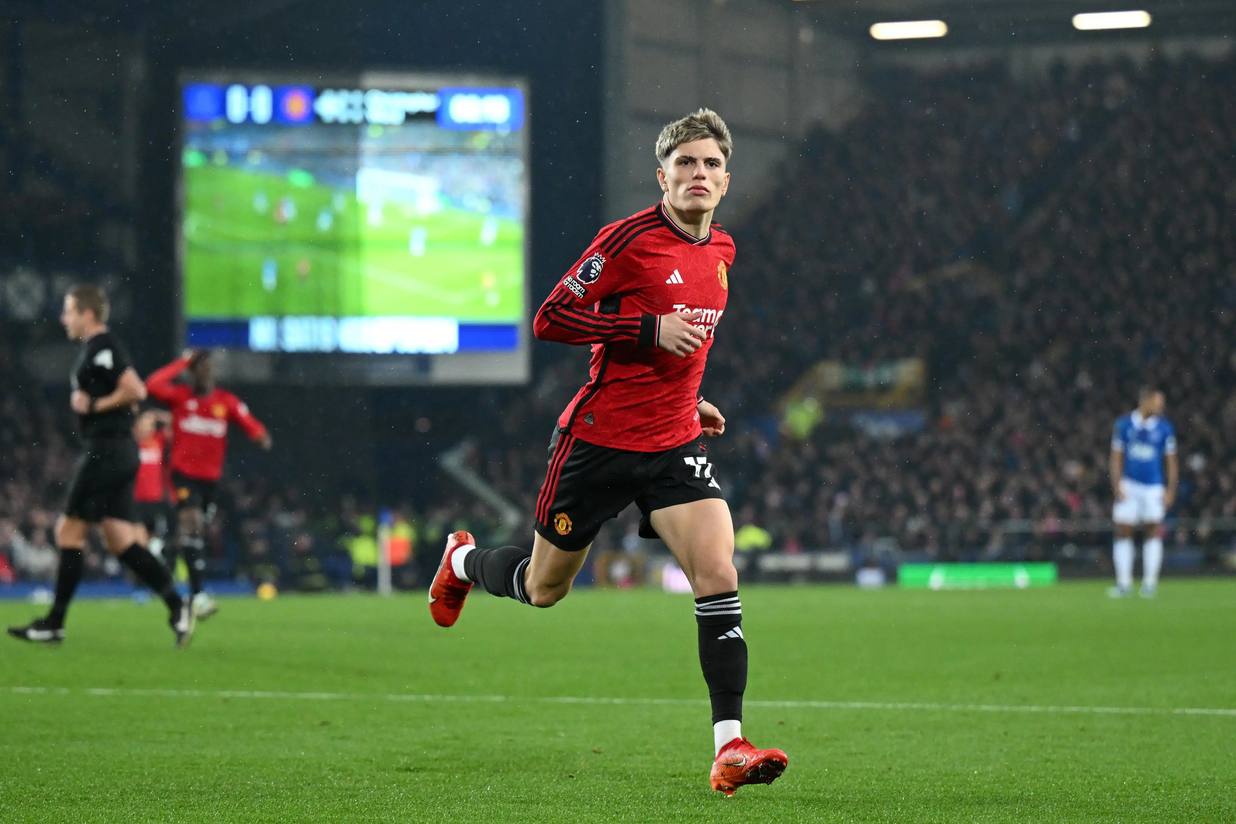 Chelsea na Caça Intensa pela Estrela de Manchester United, Garnacho ...