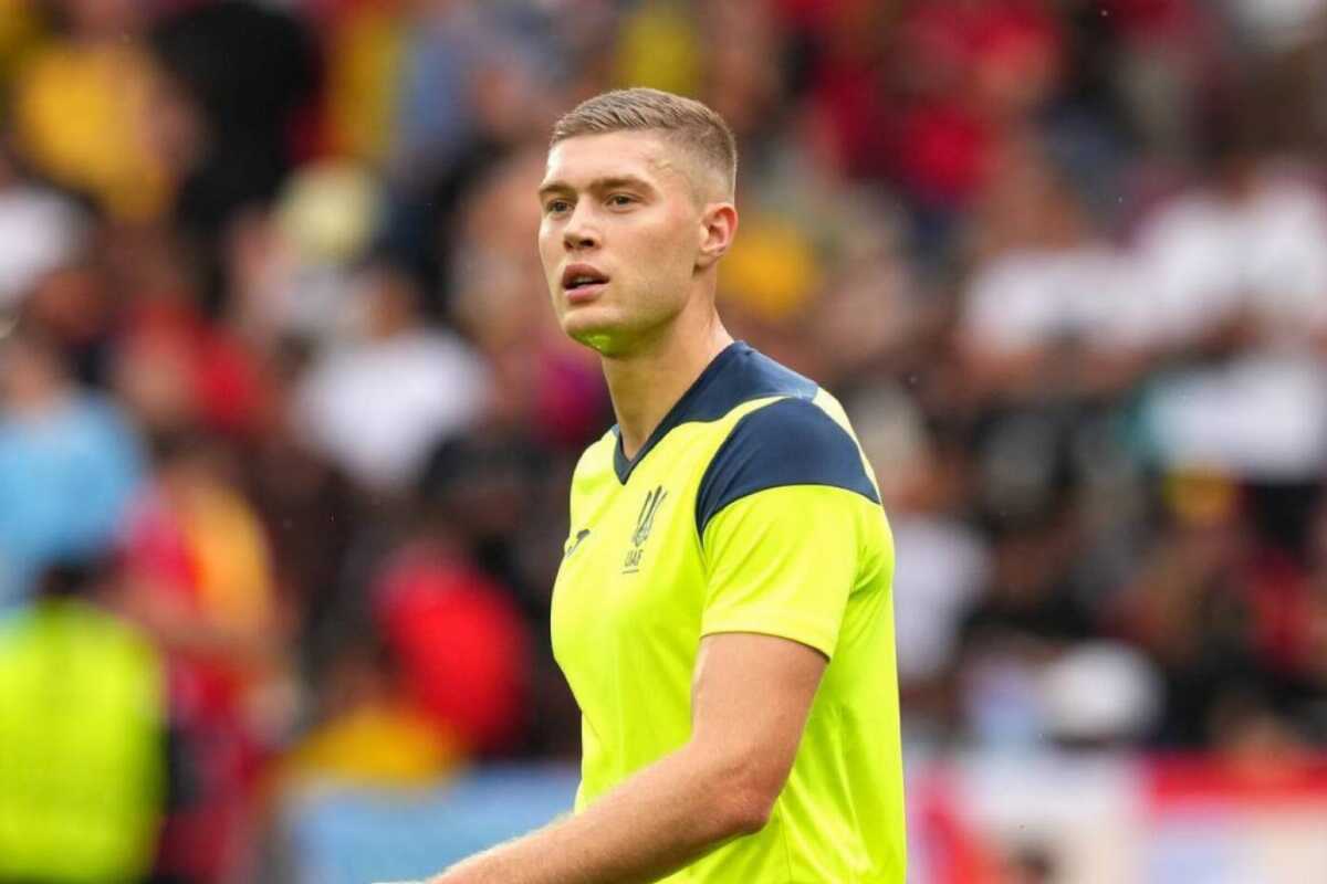 Artem Dovbyk Receives Pichichi Trophy from Marca (Video) - footboom1.com