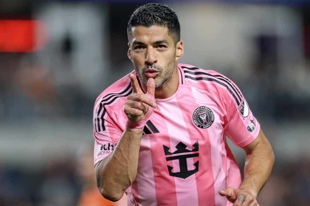 Suarez's Biting Antics Resurface: New Victim — His Notorious Teammate ...