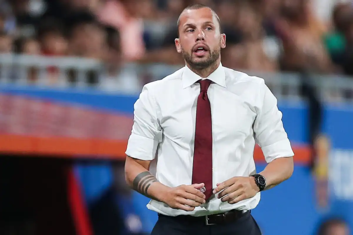 Official: Johnny Heitinga Appointed Ajax Head Coach Until 2027 ...