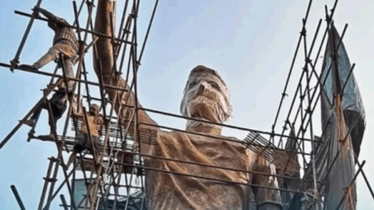 21-Meter-Riese: Indien schafft weltgrößte Messi-Statue in 40 Tagen ...