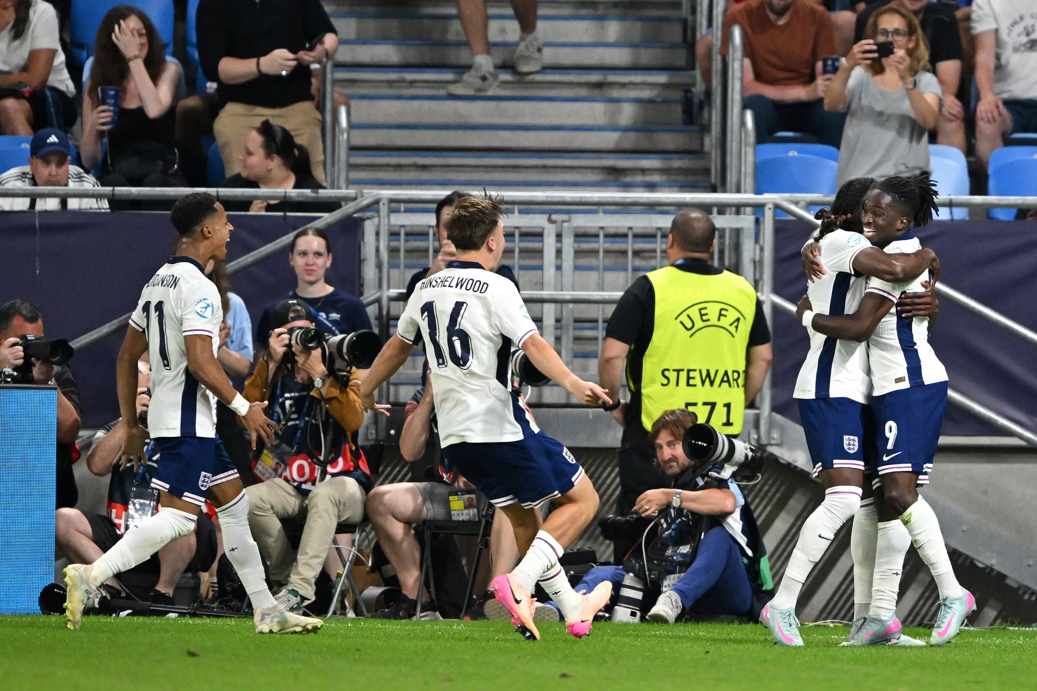 Jonathan Rowe's Official Exit from OM to Bologna - footboom1.com