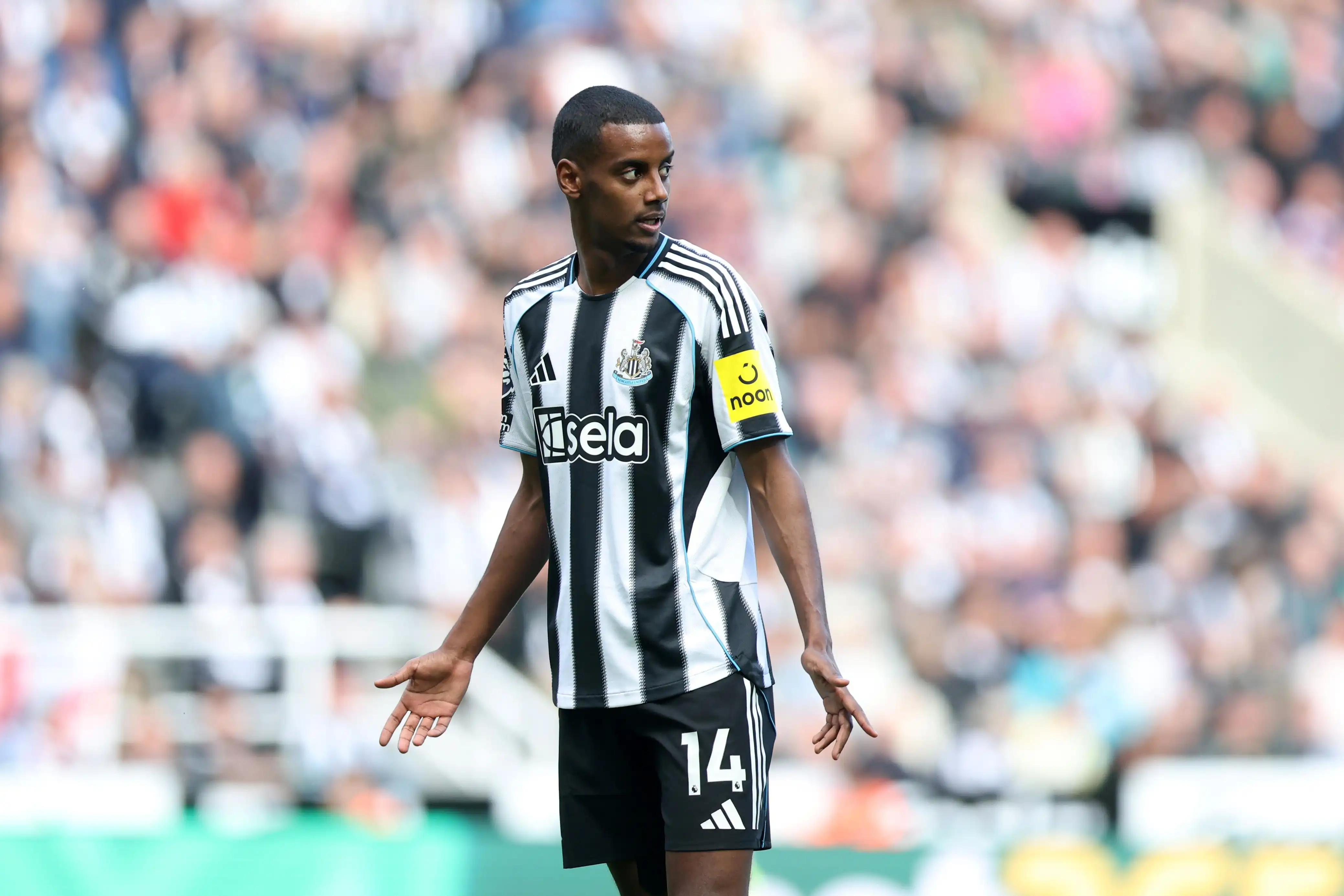 Isak Fuerza su Traspaso de Newcastle a Liverpool - footboom1.com