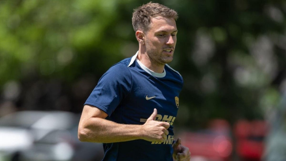 Aaron Ramsey cerca de Oxford United - footboom1.com