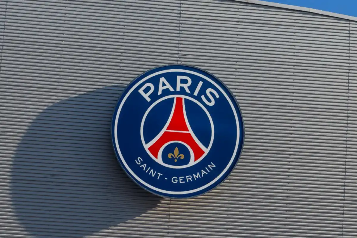 PSG presenta la nueva camiseta local 2025/26 con homenaje a la Torre ...