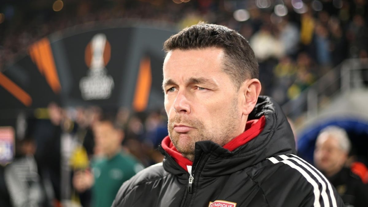 Crystal Palace Eye Lens Coach Pierre Sage - footboom1.com
