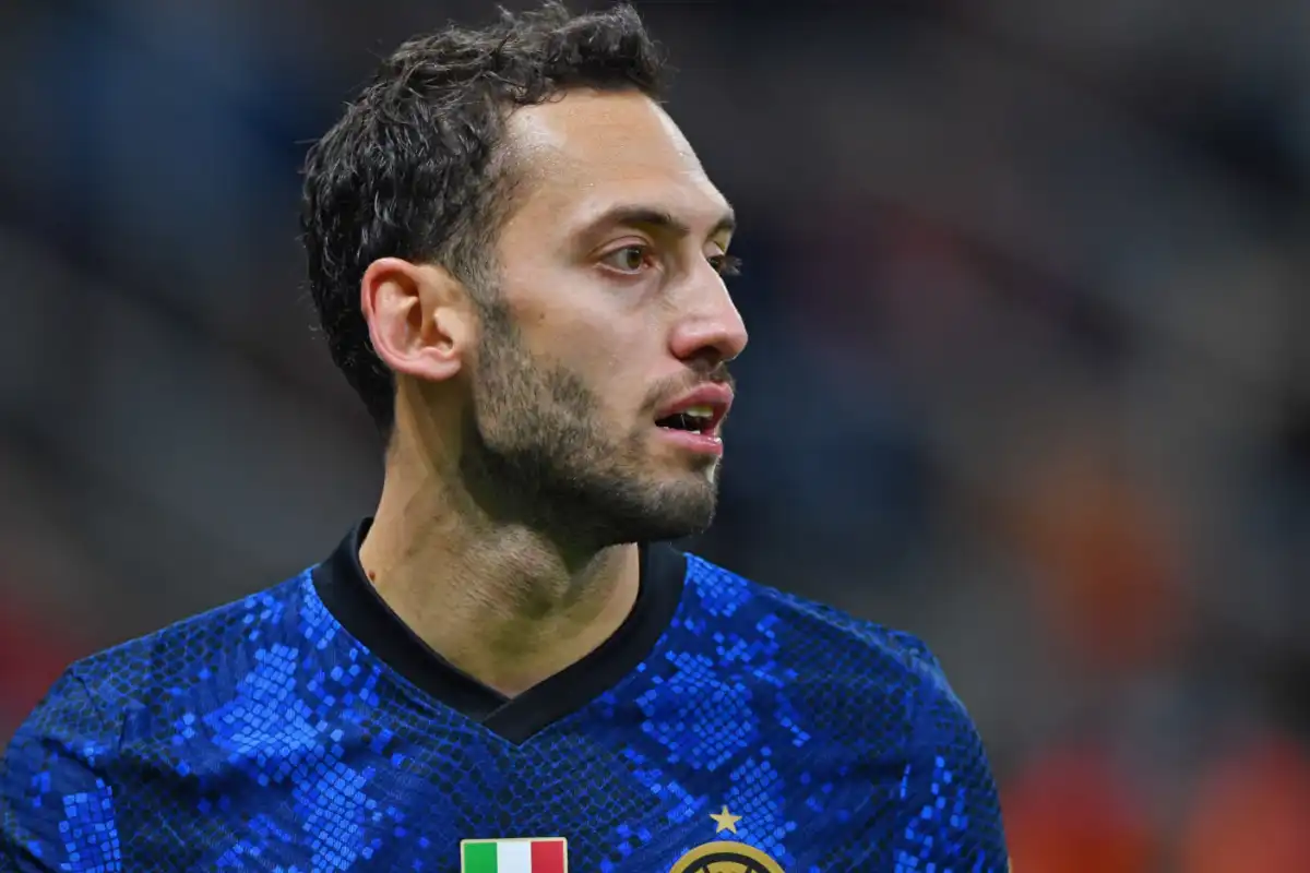 Hakan Çalhanoğlu Poised to Leave Inter Milan as Fenerbahçe Emerges as ...
