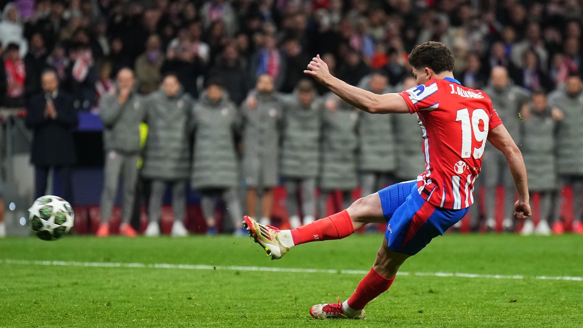 Barcelone Divisée sur la Signature de Julián Álvarez - footboom1.com