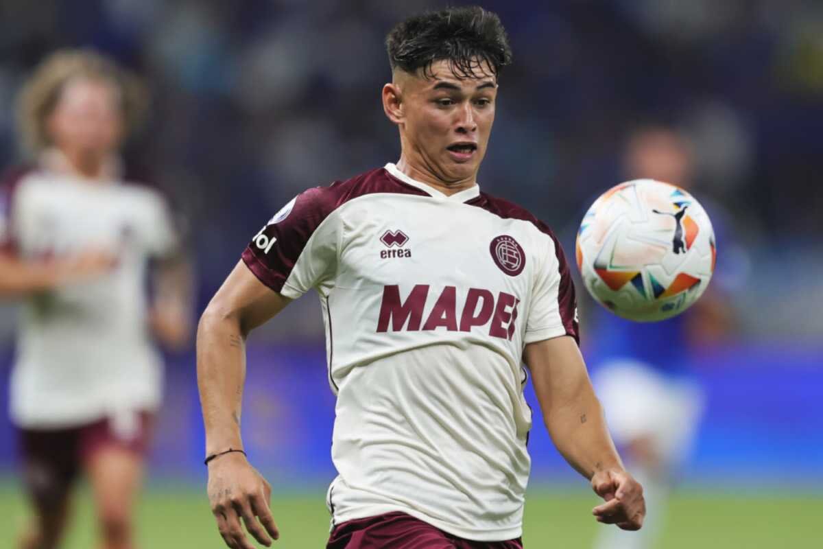 Bournemouth Assina com o Lateral Esquerdo de 19 Anos, Julio Soler, do ...