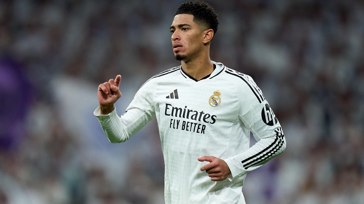 Jude Bellingham : Mieux que Pedri au milieu ? - footboom1.com